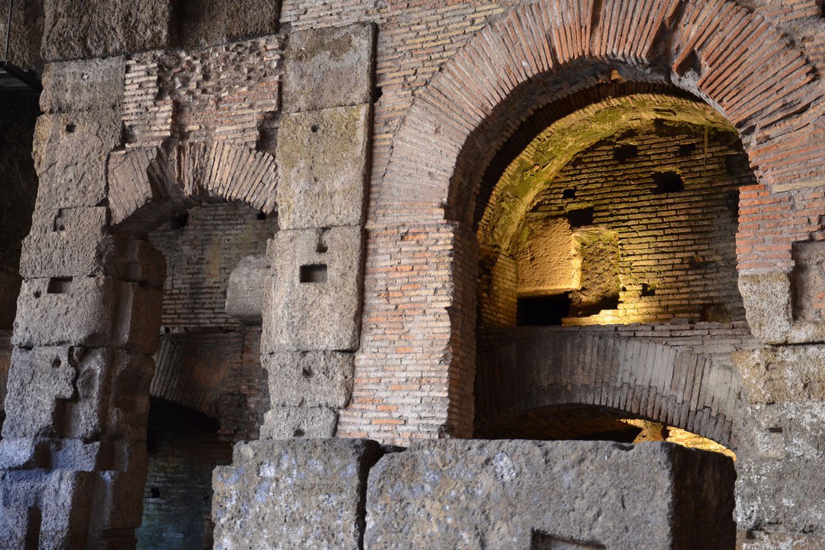 The moon over the Colosseum - Guided tour. ITALY-MUSEUM