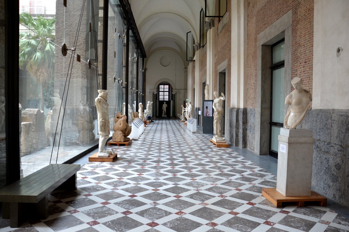 Entrada al MANN Museo Arqueológico de Nápoles