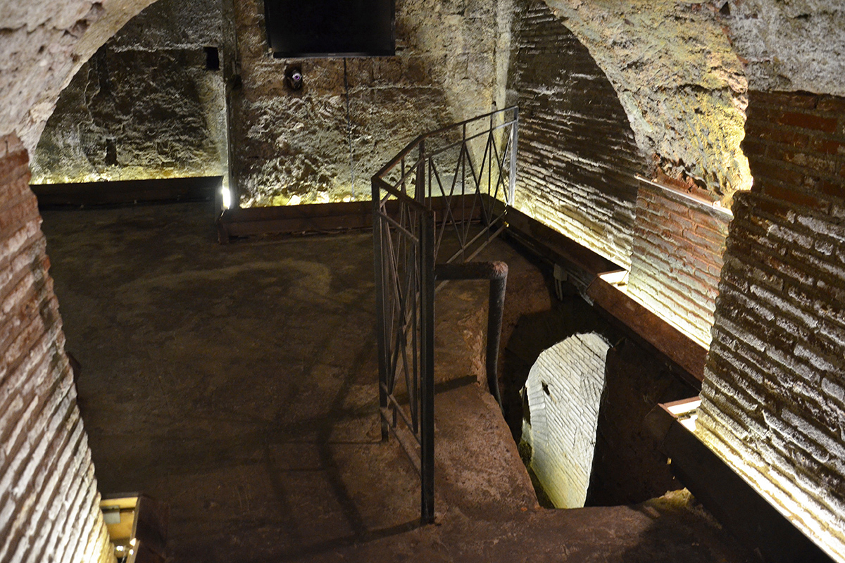 Guided Tour of the Naples Underground - ITALY MUSEUM